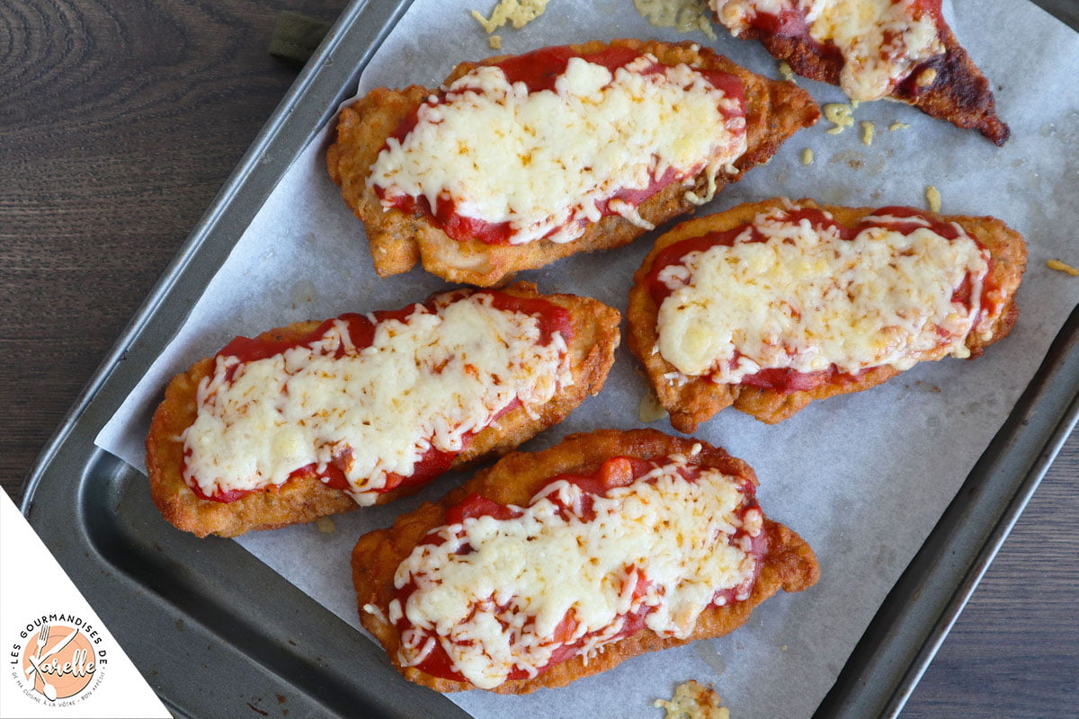Poulet pané, sauce tomate et fromage